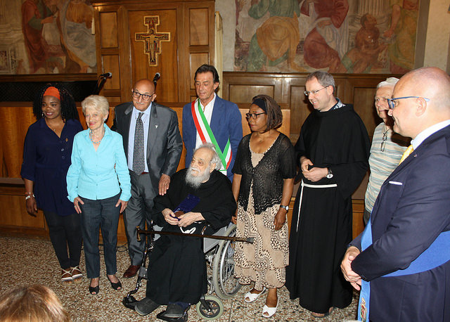 Il "Sigillo della città" di Padova a padre Giuseppe Ungaro, decano del ...