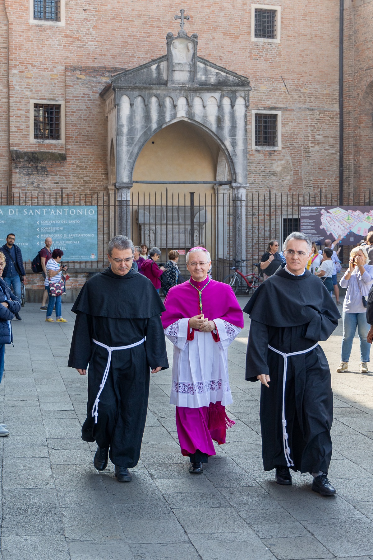 Ieri l'ingresso solenne del nuovo delegato pontificio per il Santo ...